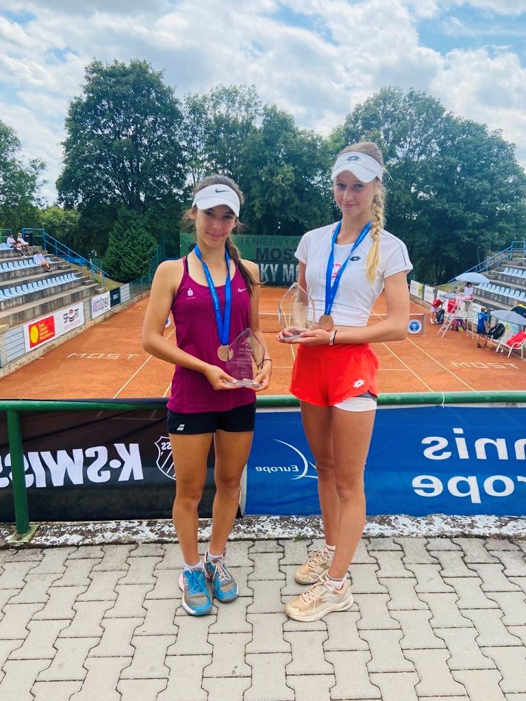 FAKRO wspiera Basię Kostecką – podwójną mistrzynię Polski w tenisie